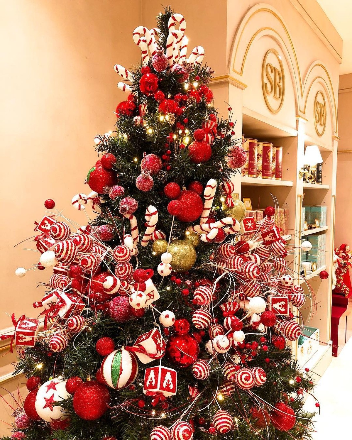 Você precisa conhecer essa pop-up store de Natal que reúne décor e ...