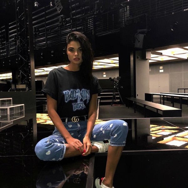 Dani Braga ajuda menina que sofre bullying: 'Passei pela mesma coisa'
