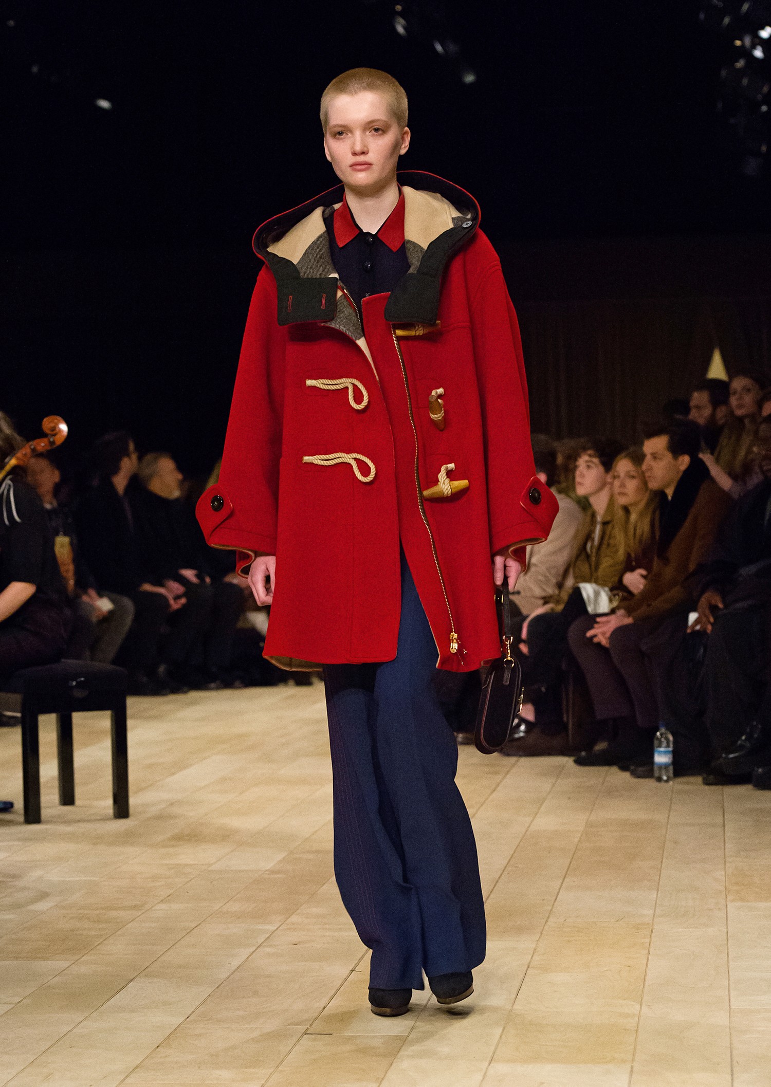Burberry apresenta prévia da sua coleção feminina de inverno em Londres