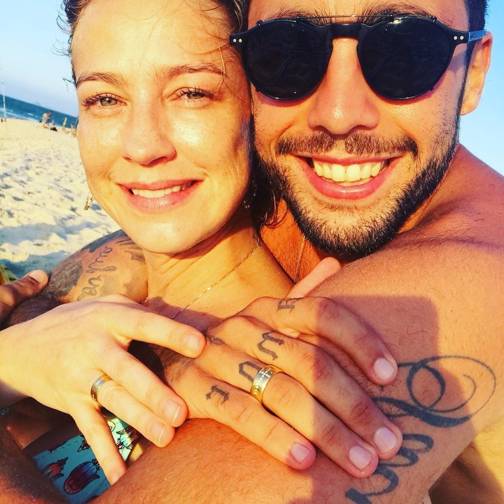 Piovani posta foto agarradinha com Scooby