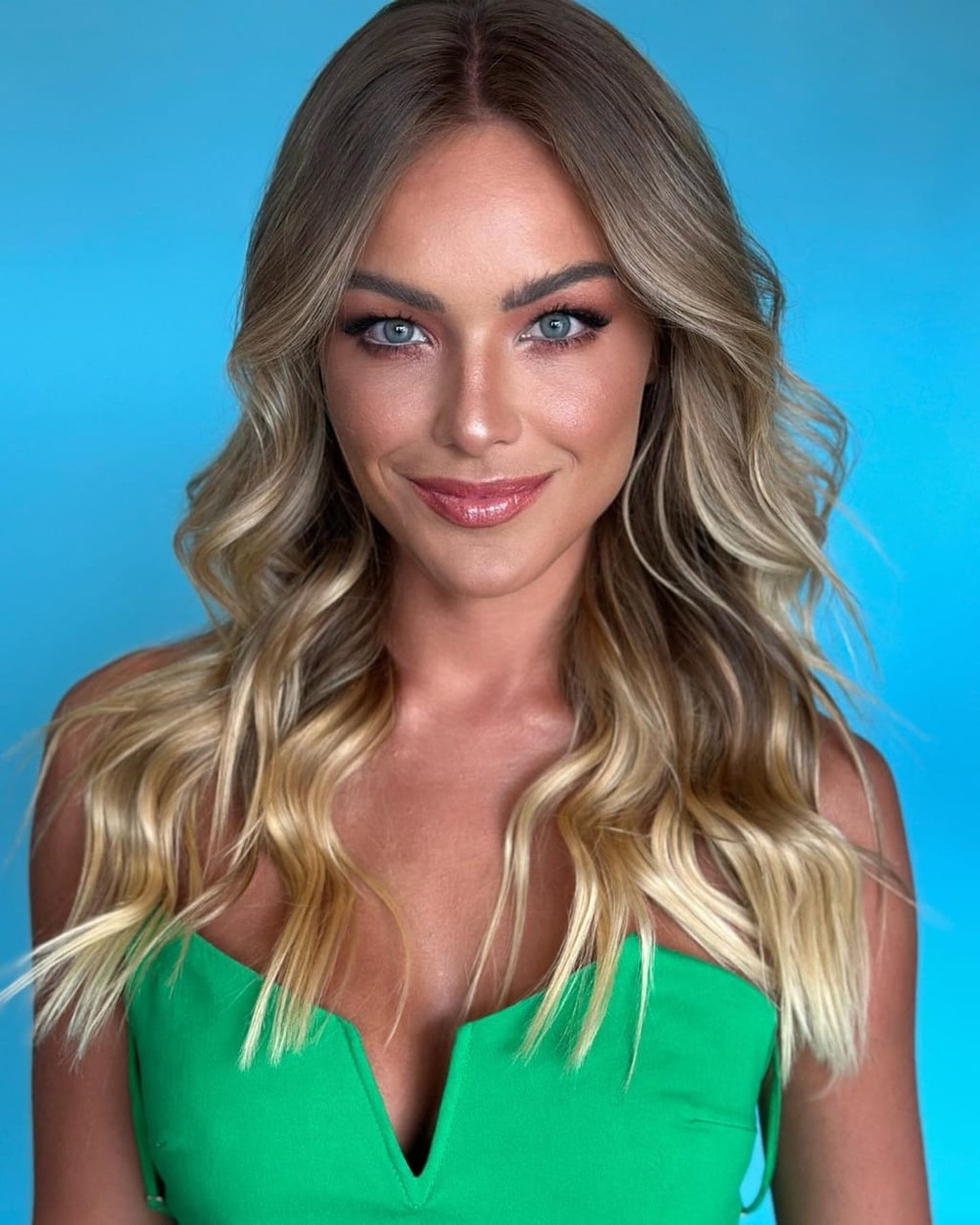 Bárbara Heck para a web com dress all green