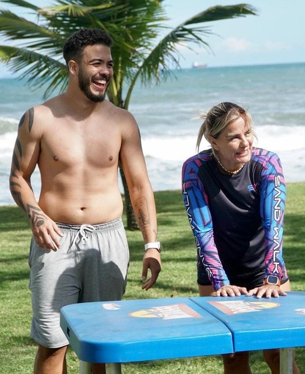 Fitness, Ronald mostra diferença ao recriar foto de 1 ano atrás em jatinho