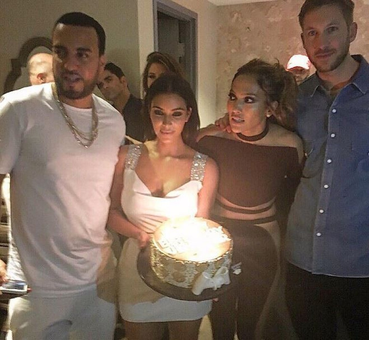 Kim Kardashian comemora aniversário de J.Lo com... Calvin Harris!