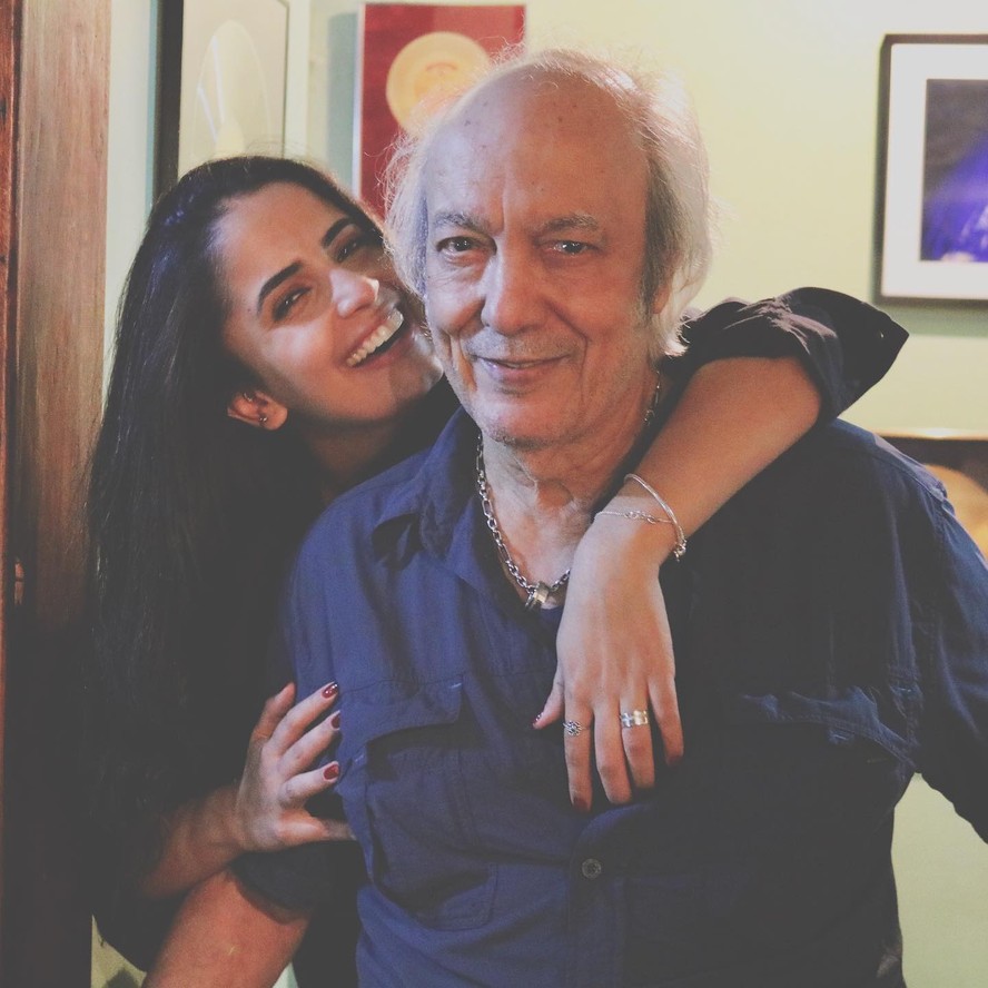 Viúva de Erasmo Carlos, Fernanda Esteves desabafa: 'Estou esperando ...