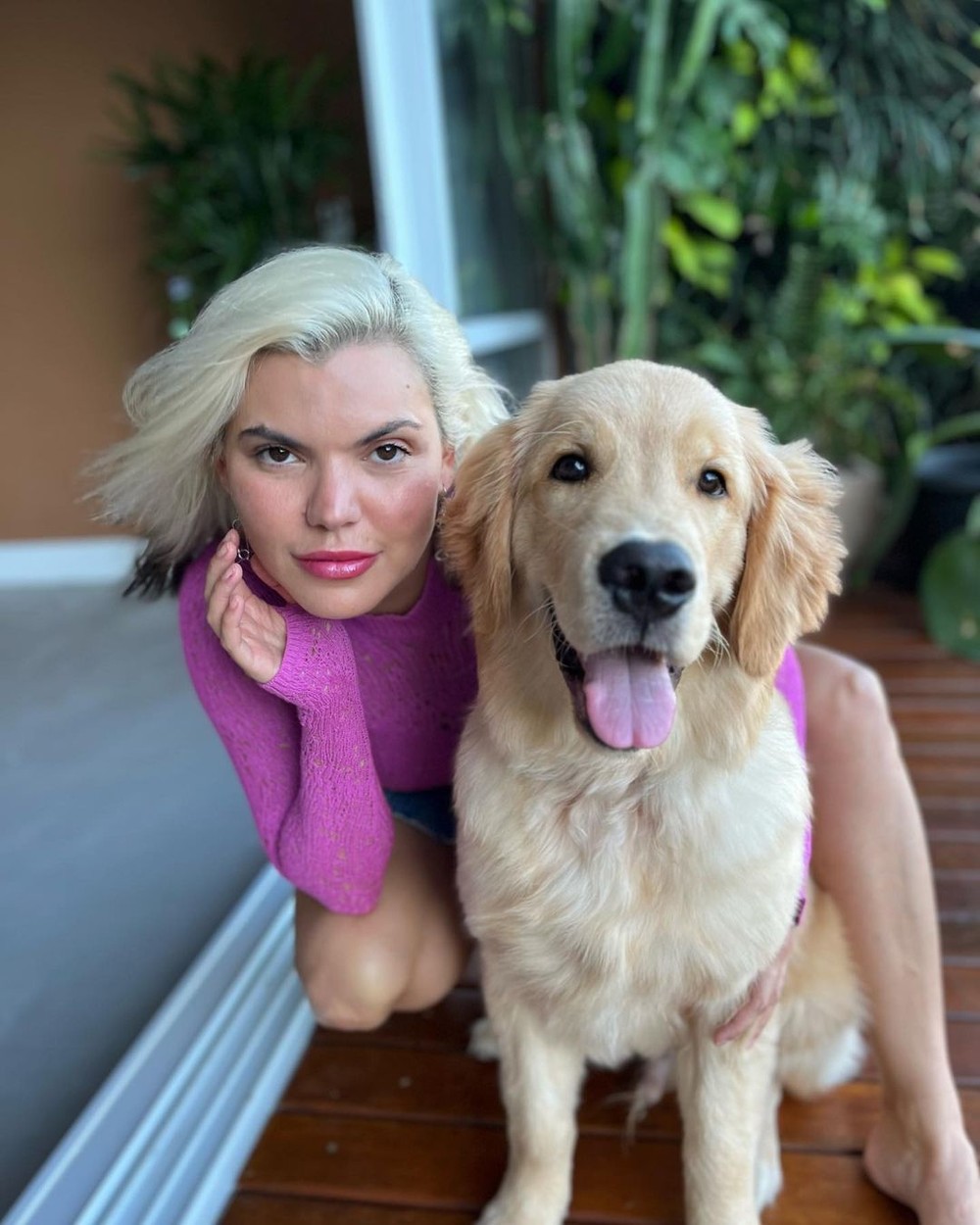 Duda Beat posa ao lado do pet e encanta seguidores: 'Amor cativante'