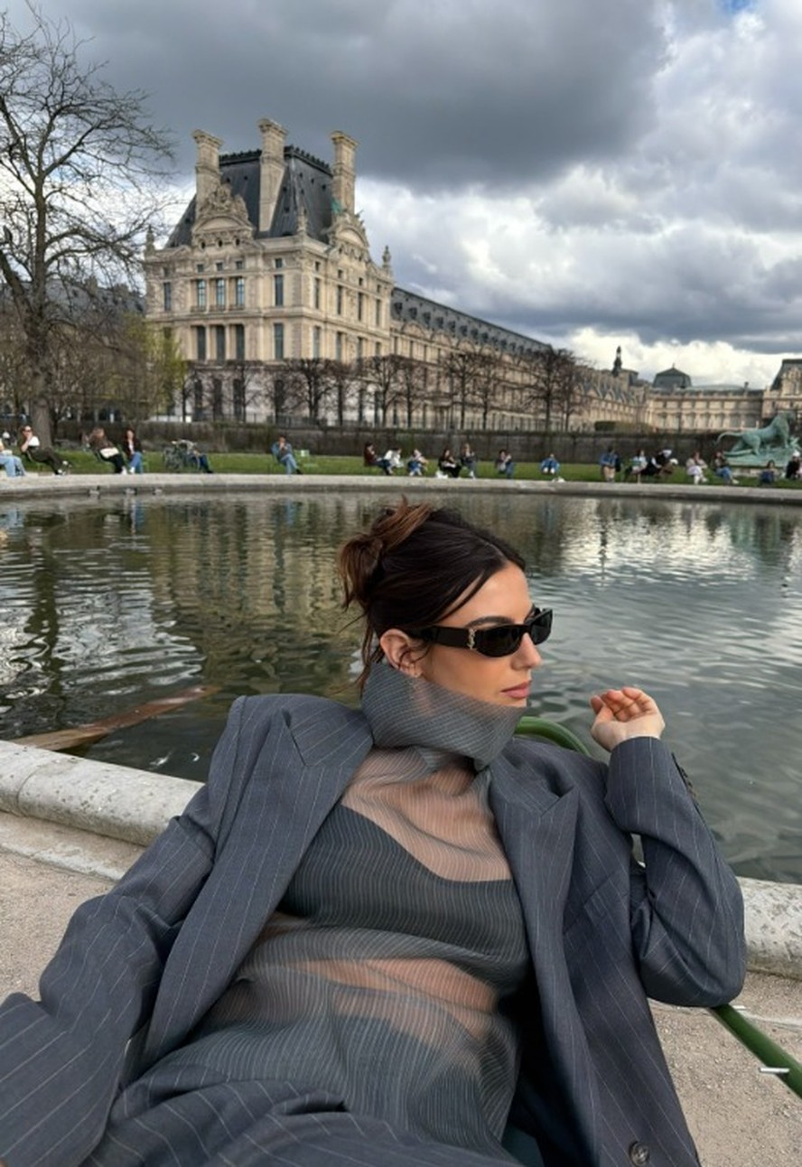 Kelly Piquet abre álbum de estadia em Paris