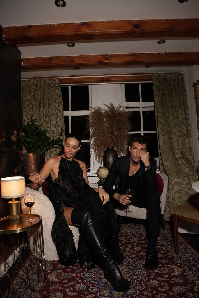 Débora Nascimento e Alex Cunha posam em clima de romance em Amsterdam