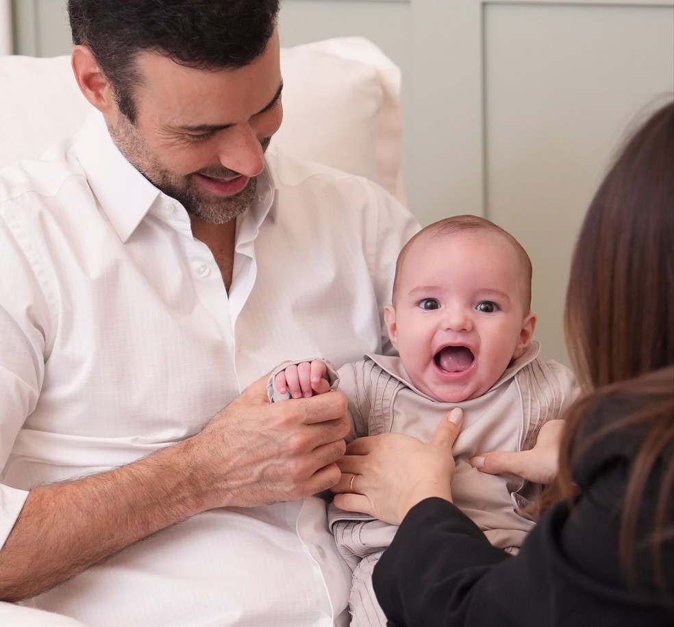 Carol Celico celebra quatro meses do filho, Rafael
