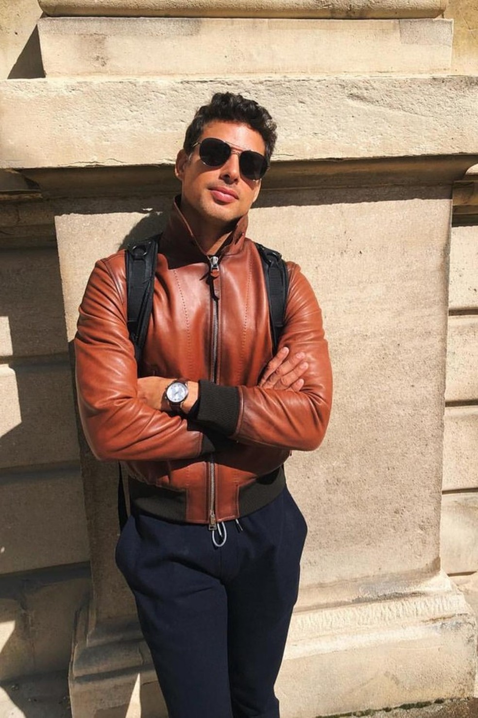 Cauã Reymond curte viagem à Paris