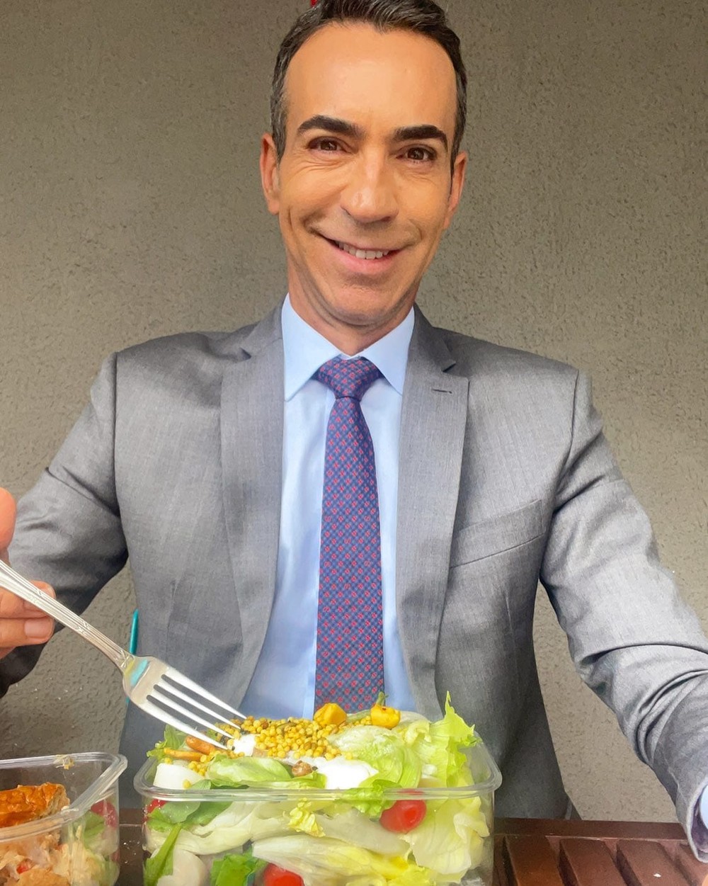 César Trali exibe marmita e Ticiane Pinheiro comenta: 'Eu que fiz'