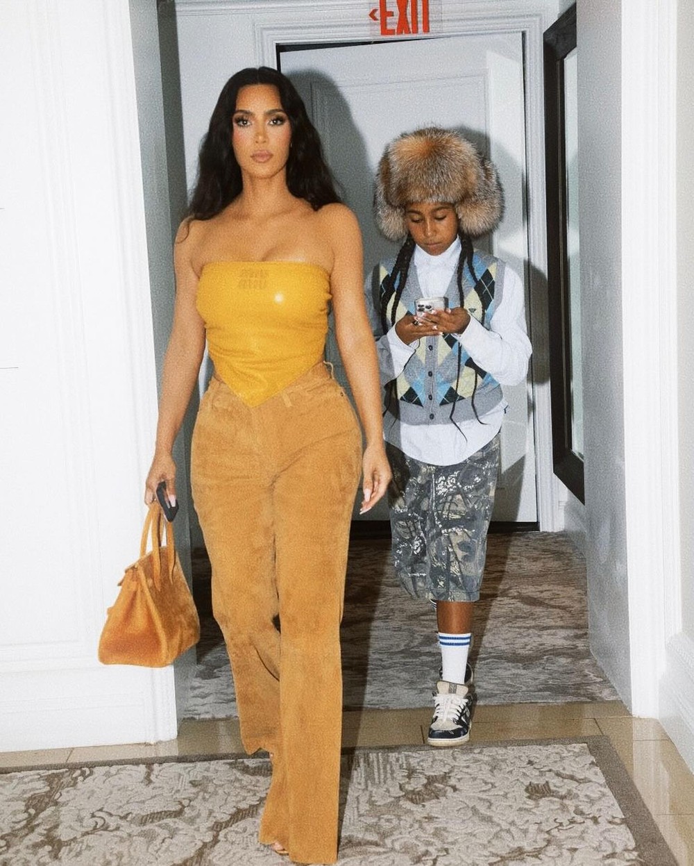 Kim Kardashian abre álbum de fotos com a filha mais velha, North West