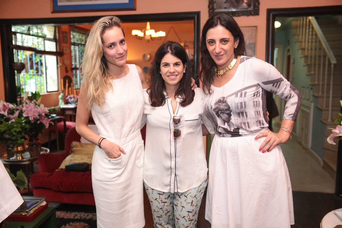 Alexandra Farah celebra novo livro chez Maria Alice Solimene
