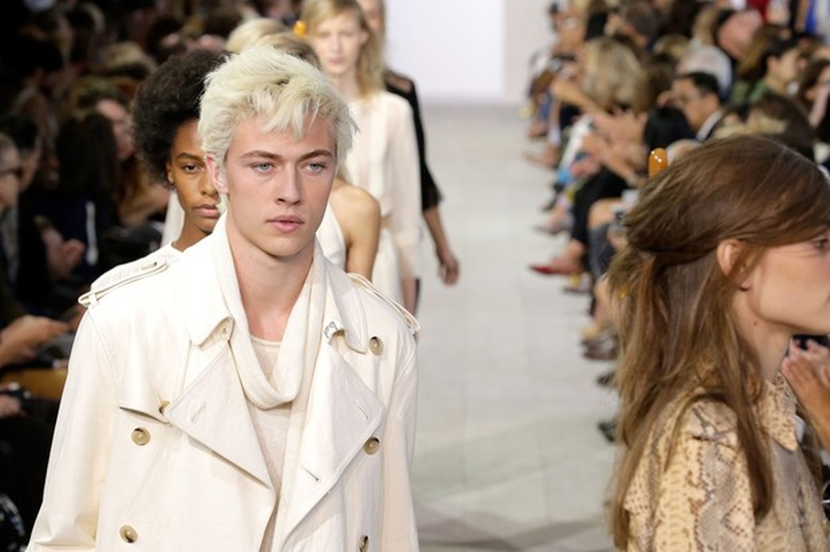 Lucky Blue Smith: agora em livro!