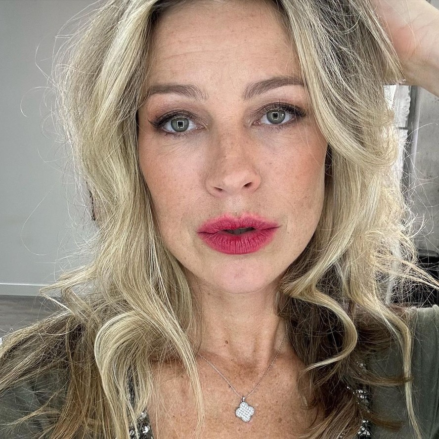 Aos 47, Luana Piovani posa com make leve e revela: 'Com procedimentos ...