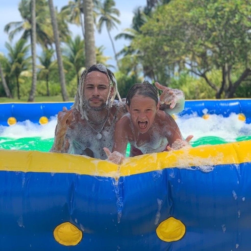Em Barra Grande, Neymar se diverte com Davi Lucca