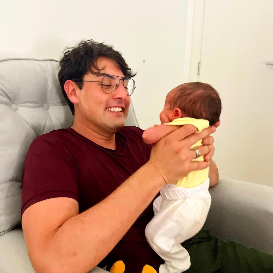 Bruno de Luca exibe momento encantador com a filha, Aurora