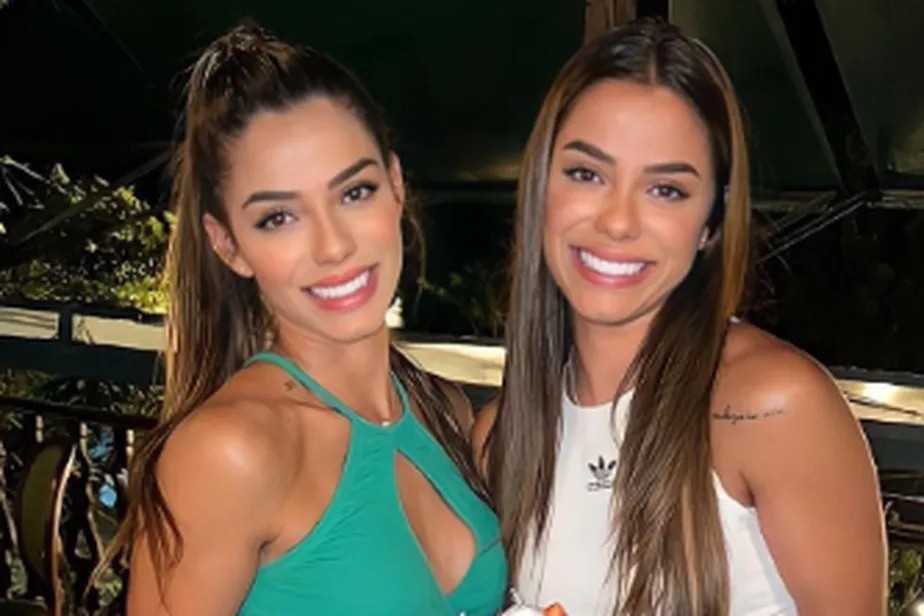 Key Alves arranca suspiros em foto com a gêmea, Keyt