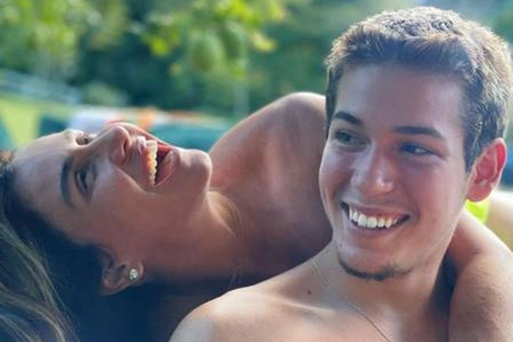 Pietro Antonelli Benício faz charme em selfie no espelho