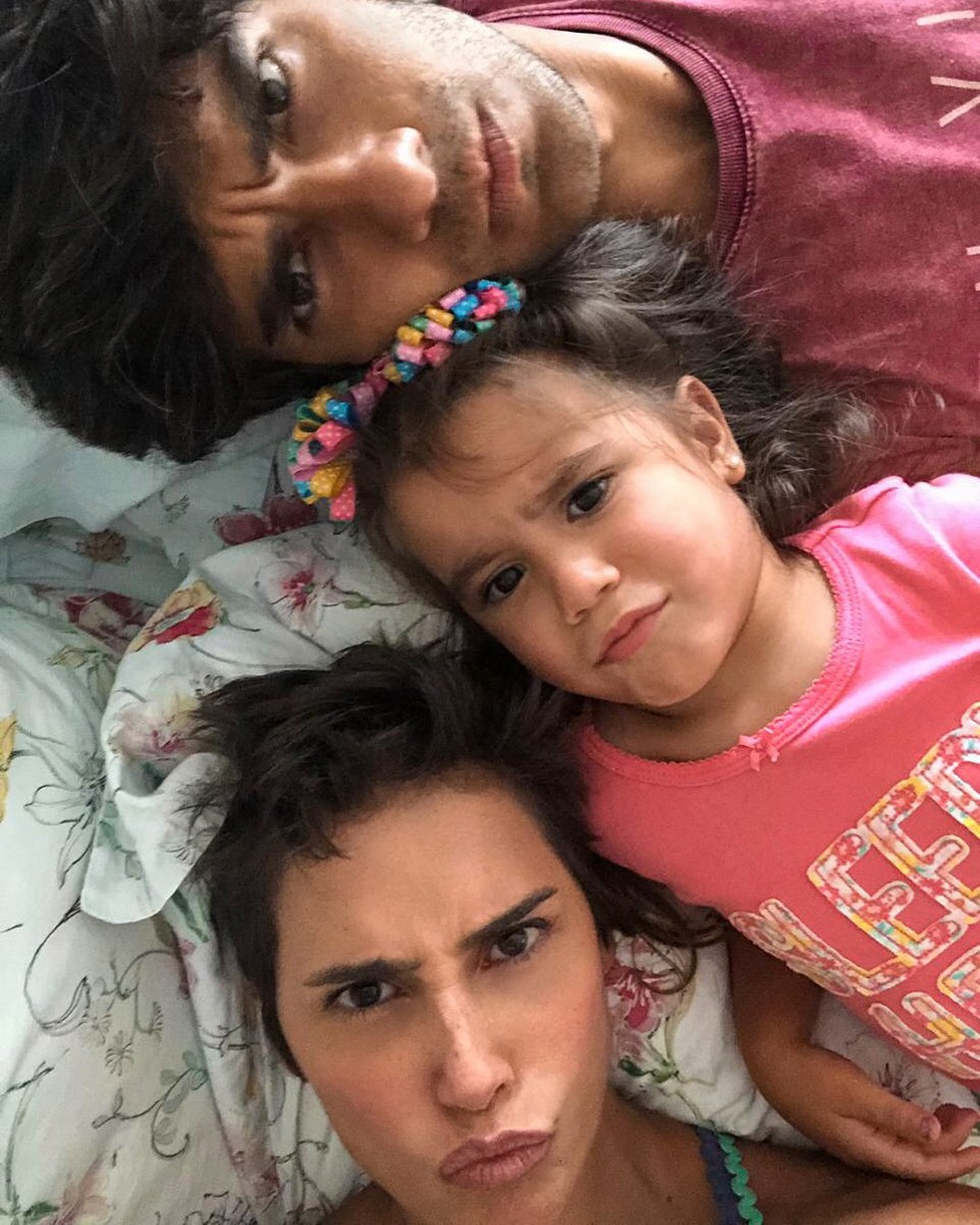Fofura! Deborah Secco compartilha sequência de fotos divertidas com ...
