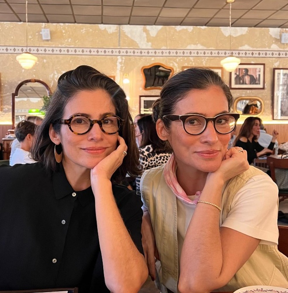Renata Vasconcellos e irmã gêmea celebram aniversário de 53 anos