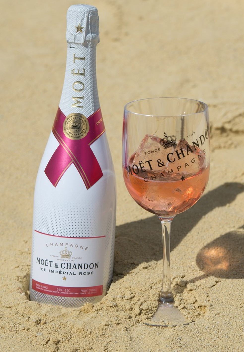 Upgrade no bar: Moët Ice Impérial chega em versão rosé para refrescar o ...