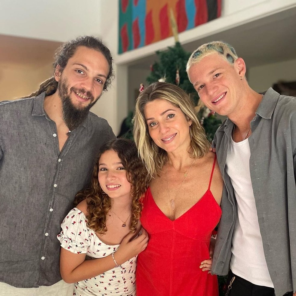 Leticia Spiller celebra o Natal ao lado do marido e dos filhos