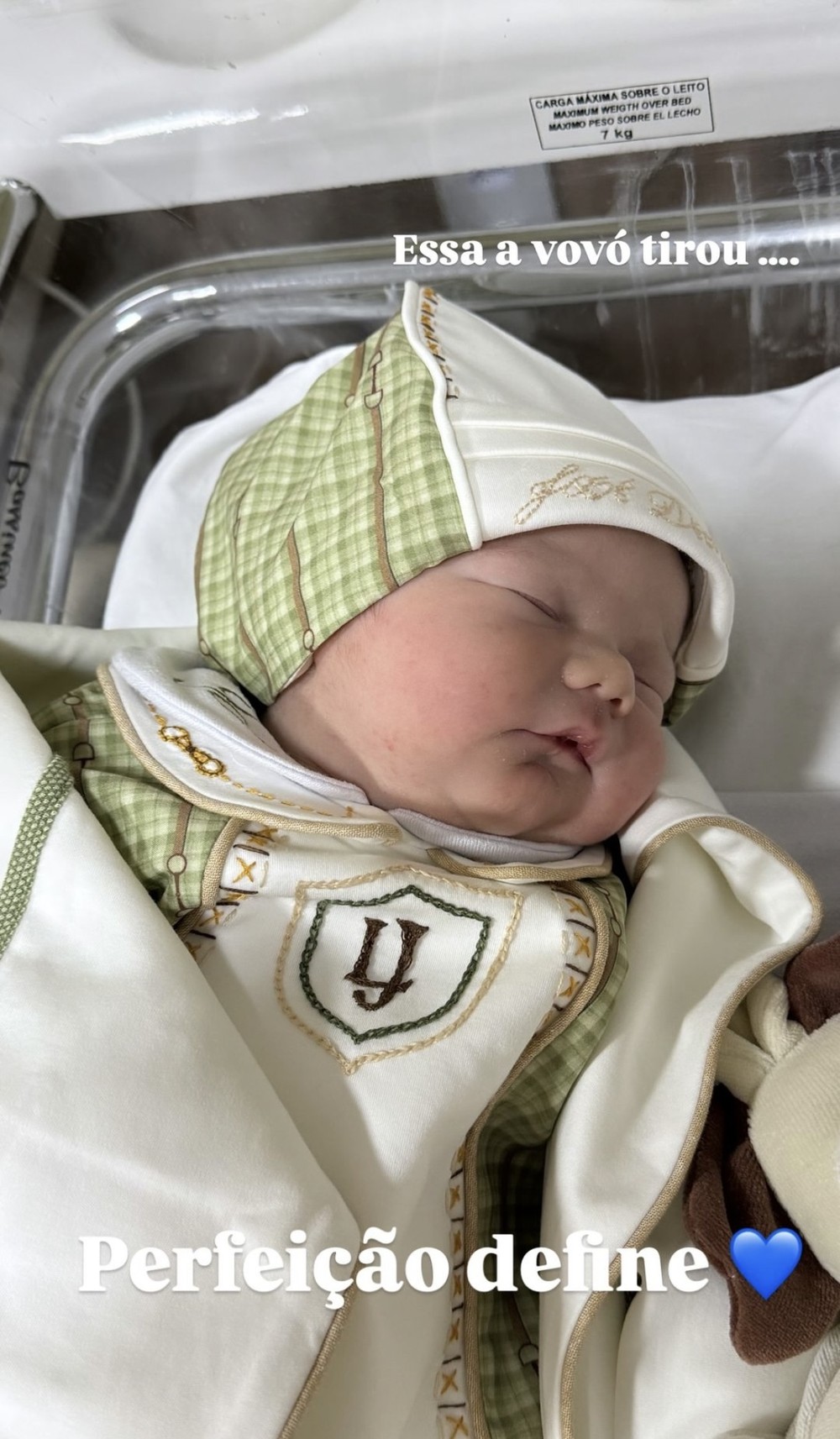 Virgínia exibe sua barriga após o parto e compartilha momento íntimo