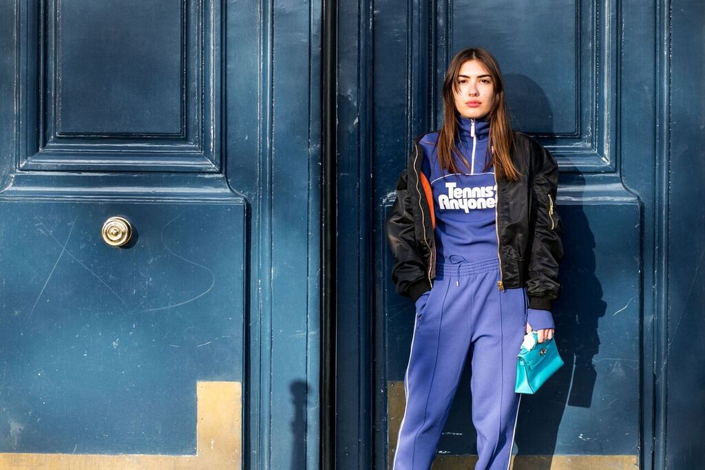 Street style: cores lavadas adocicam as ruas da semana de moda de Paris