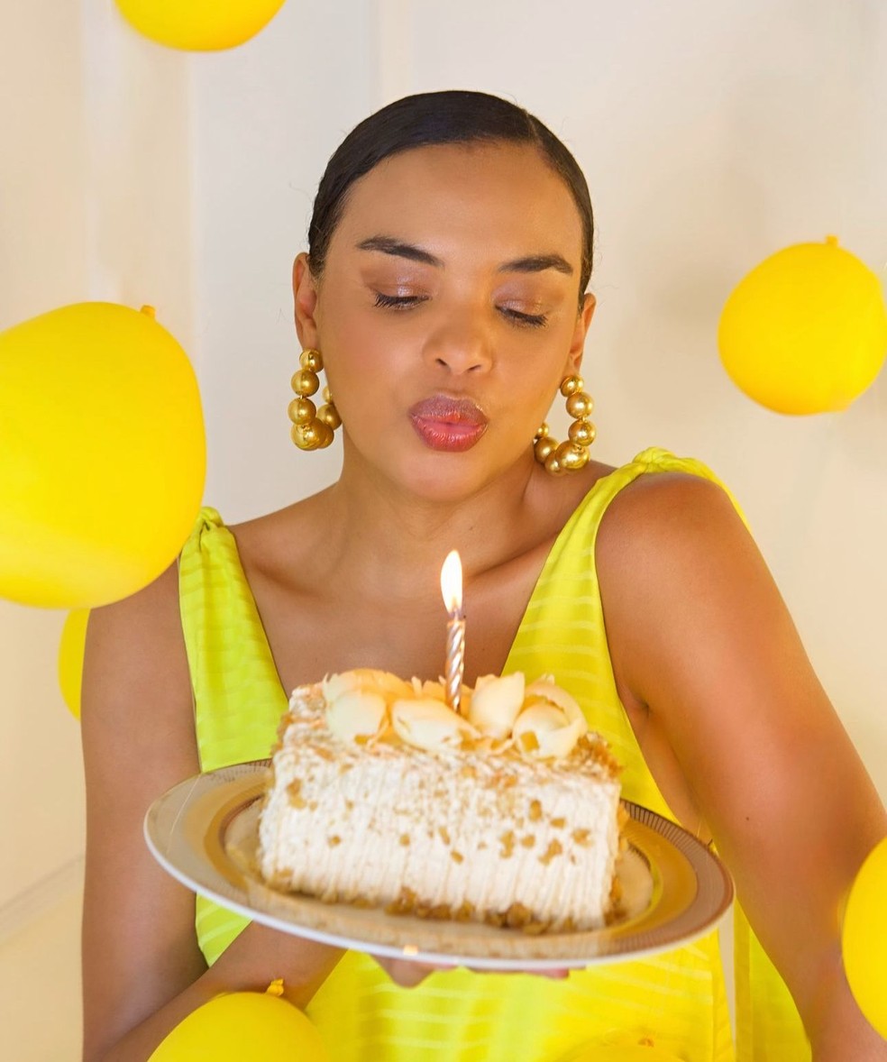 Lucy Ramos celebra a chegada dos 42 anos