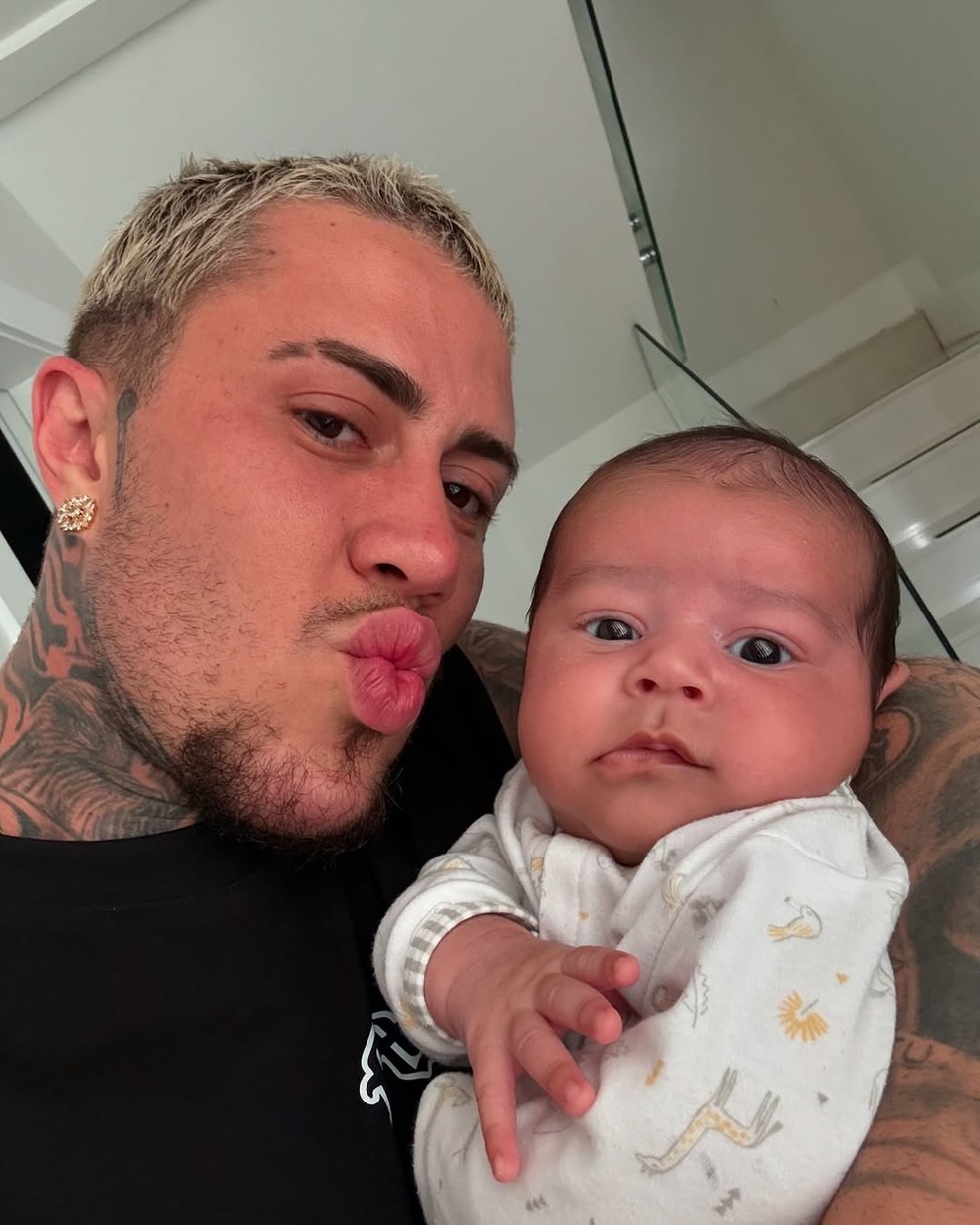 MC Daniel mostra momento carinhoso do filho com o bisavô