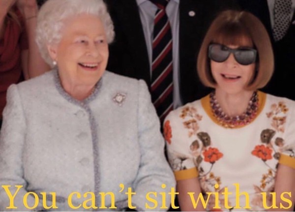 Participação de Rainha Elizabeth II em desfile vira meme na web