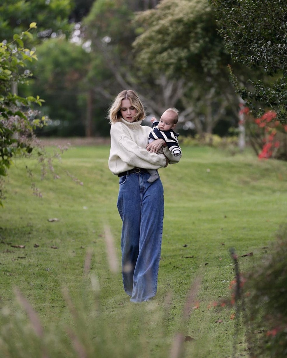 Isa Scherer exibe ensaio encantador com os filhos, Mel e Bento