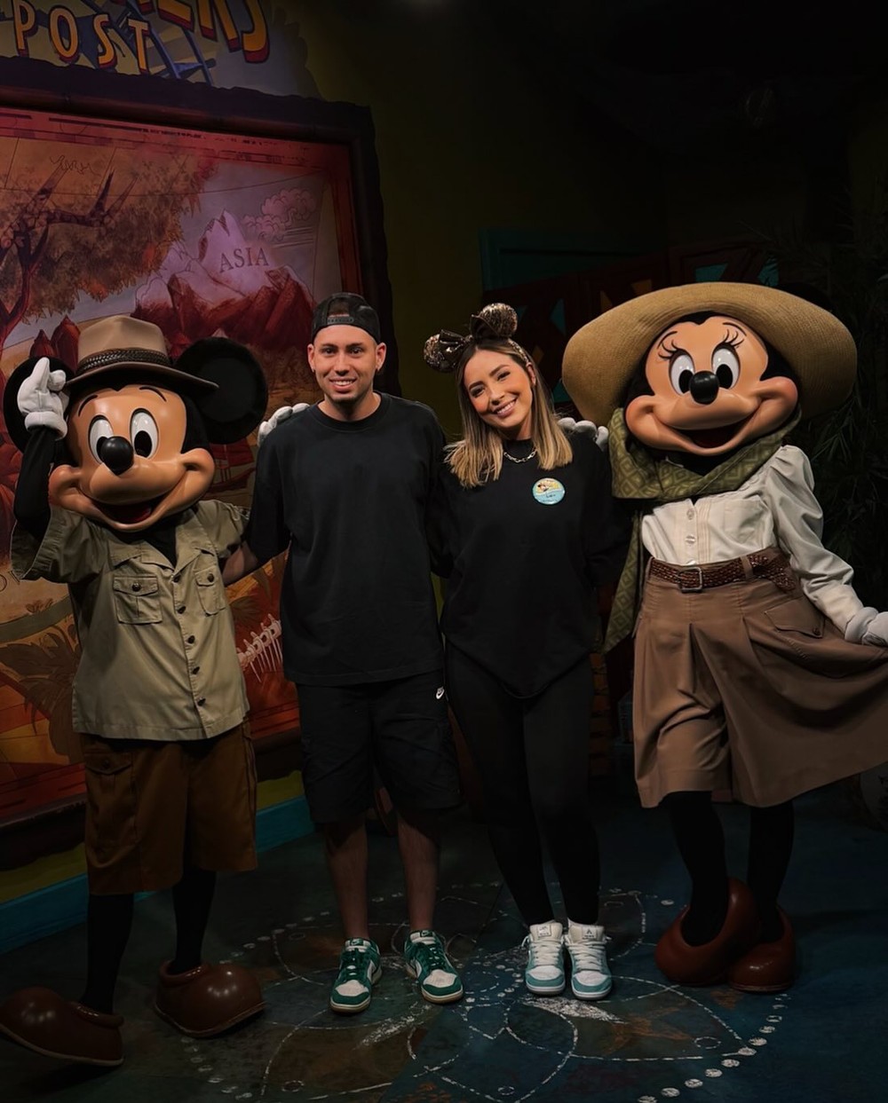 Jovem mostra Mickey dando 'espiadinha indiscreta' e viraliza