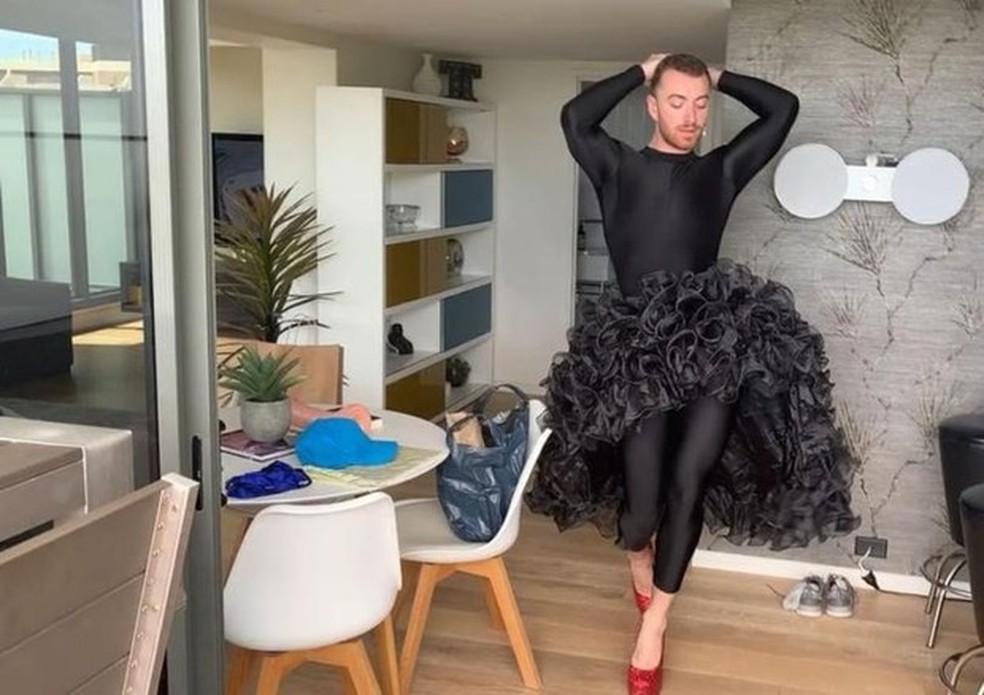 De salto, Sam Smith compartilha vídeo dançando ao som de Gloria Estefan