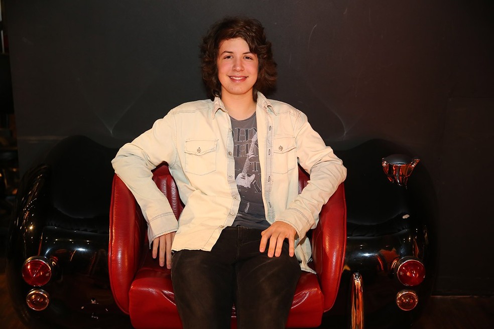 Lucas Jagger faz sua primeira 'presença' em loja (sem Luciana Gimenez!)