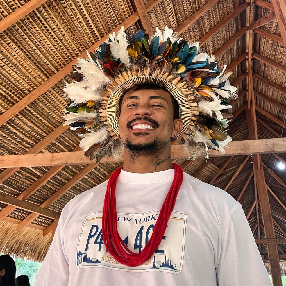 Xamã passa temporada em aldeia na Amazônia e diz: 'Aqui estou em casa'