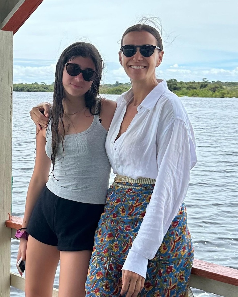 Mônica Martelli abre álbum de fotos de viagem com a filha para a Amazônia