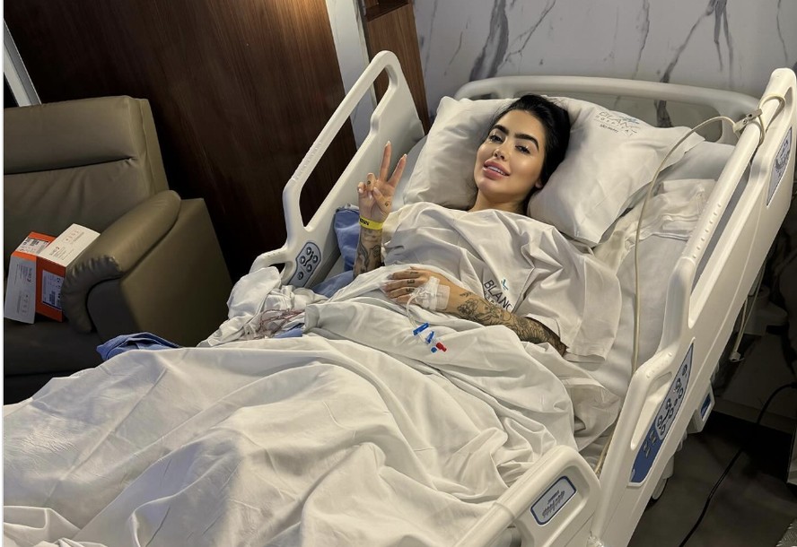 Mirella posta foto em hospital: 'Abalando tudo'