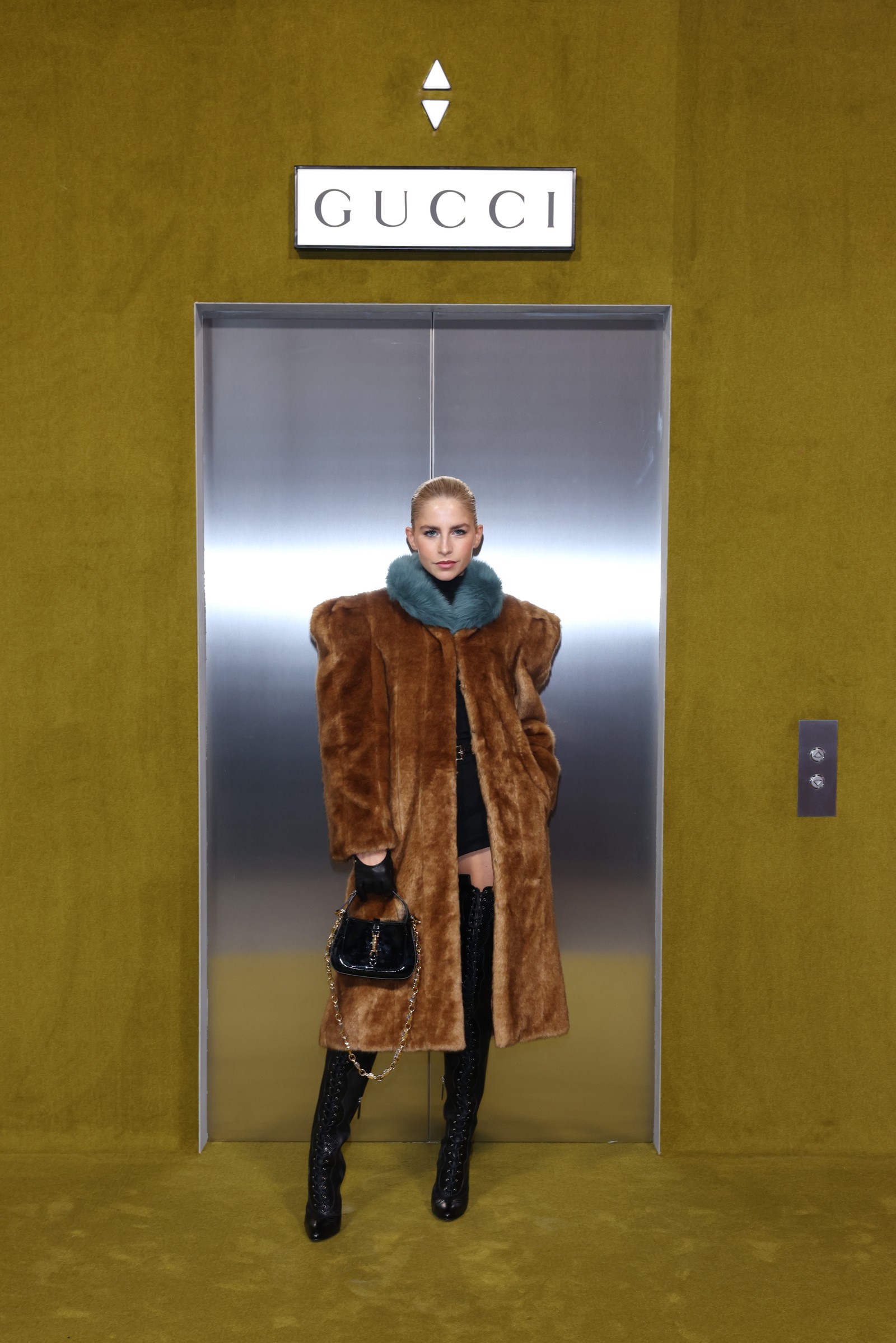 Famosos se reúnem na primeira fila do desfile da Gucci em Milão