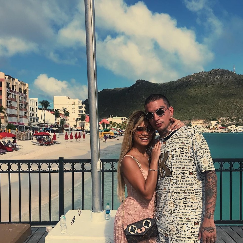 Lexa lamenta fim de lua de mel: 'voltando para o Brasil'