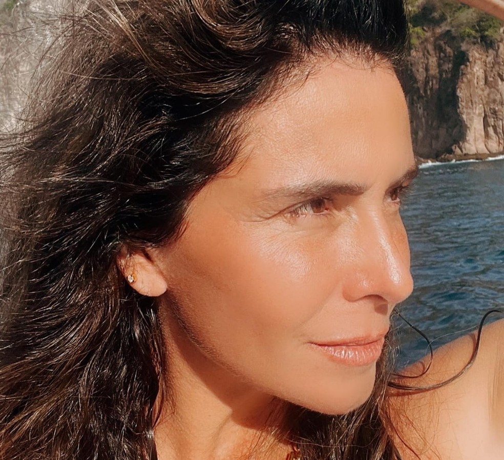 Giovanna Antonelli exibe registros do verão