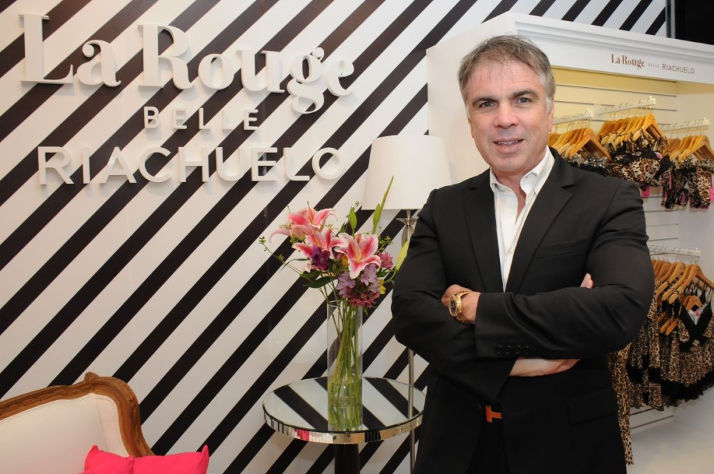 Lala Rudge recebe convidados para apresentar sua coleção para Riachuelo