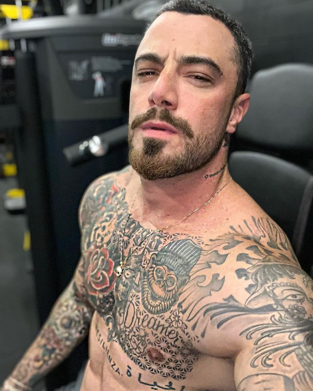 Felipe Titto fecha a noite com treino intenso