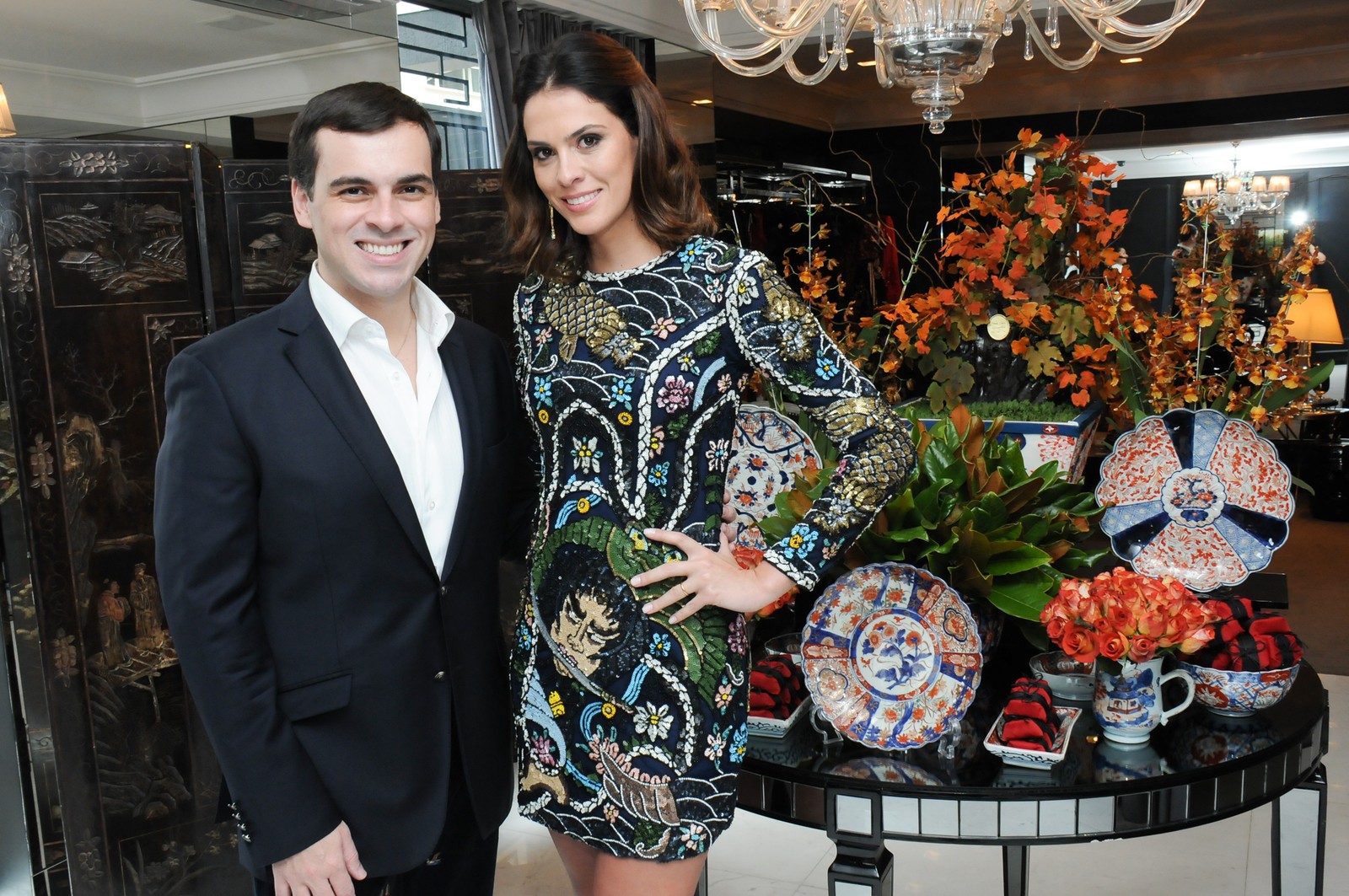 Sandro Barros reúne clientes e amigos no lançamento da coleção Kabuki