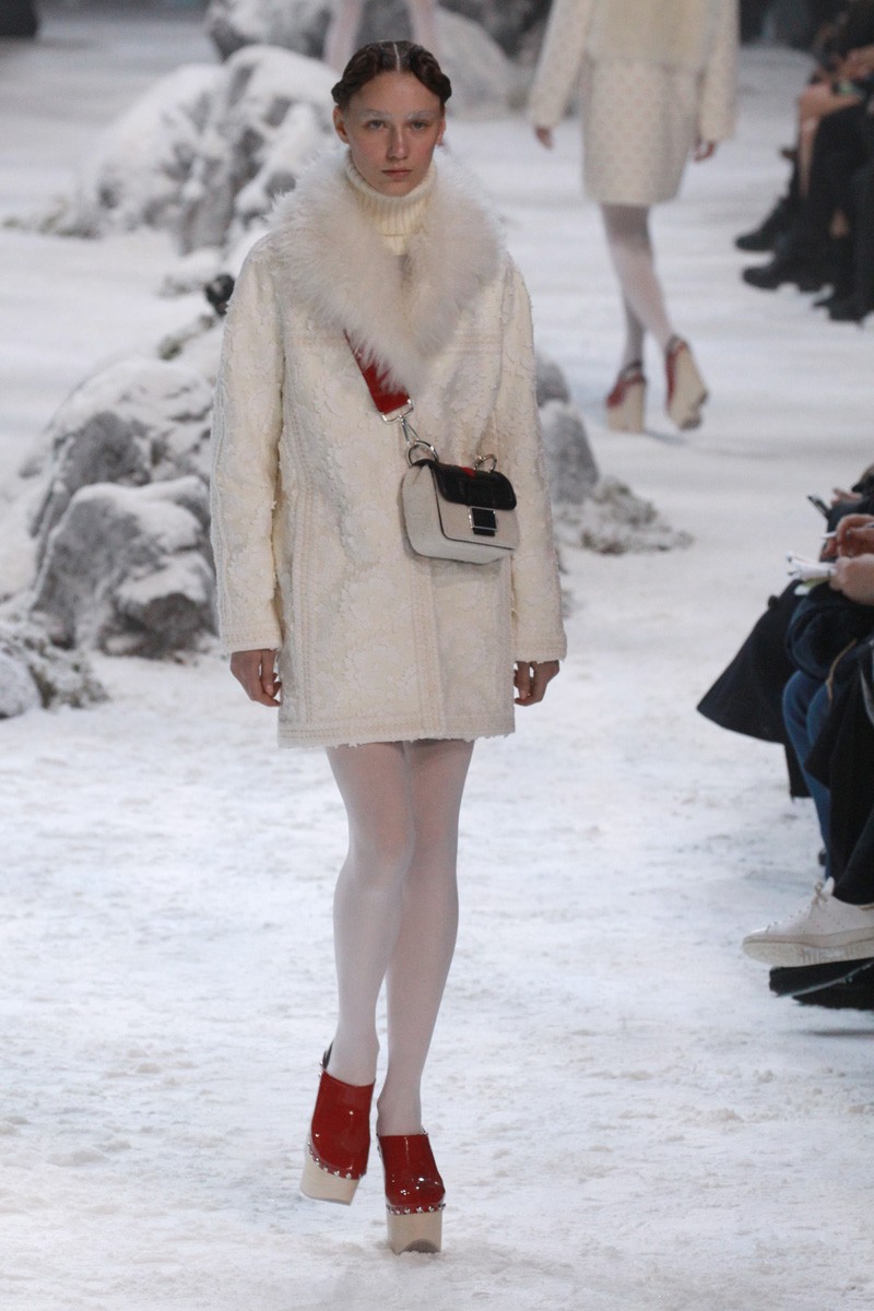 Moncler recria a paisagem da Suíça no inverno 2017