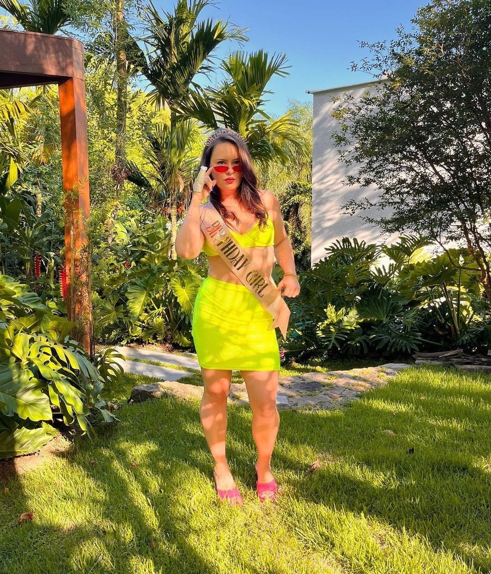 Mari Bridi celebra aniversário de 37 anos