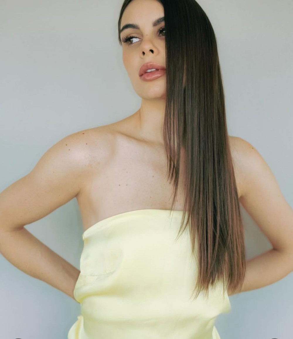 Amanda Kimberlly esbanja beleza em novos cliques