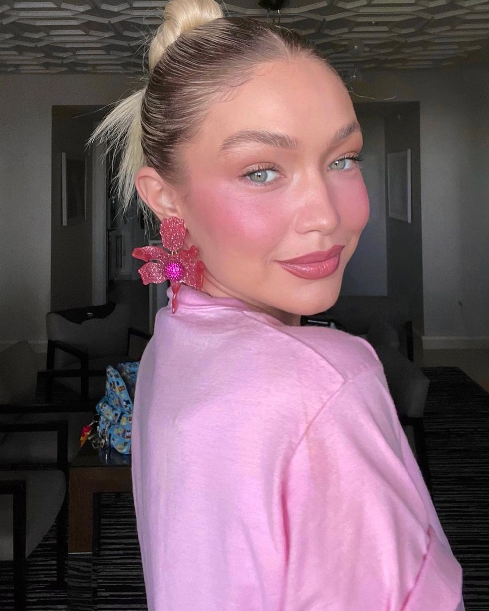 Barbiecore: inspire-se nas celebridades que elegeram o rosa como a cor ...