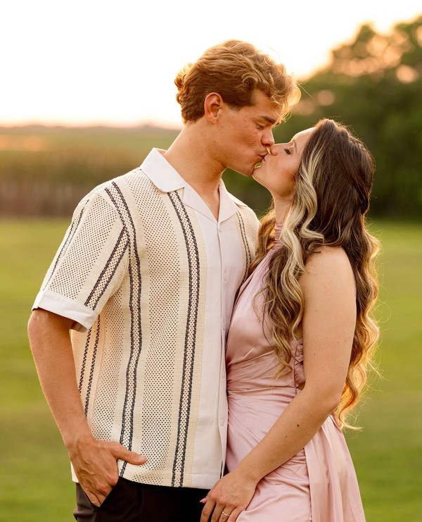 Marina Liberato celebra cinco anos de namoro com Felipe Lessa