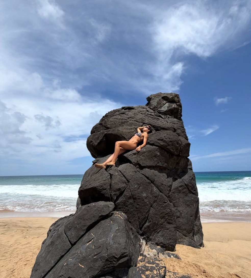 Jade Picon exibe novos cliques em Fernando de Noronha